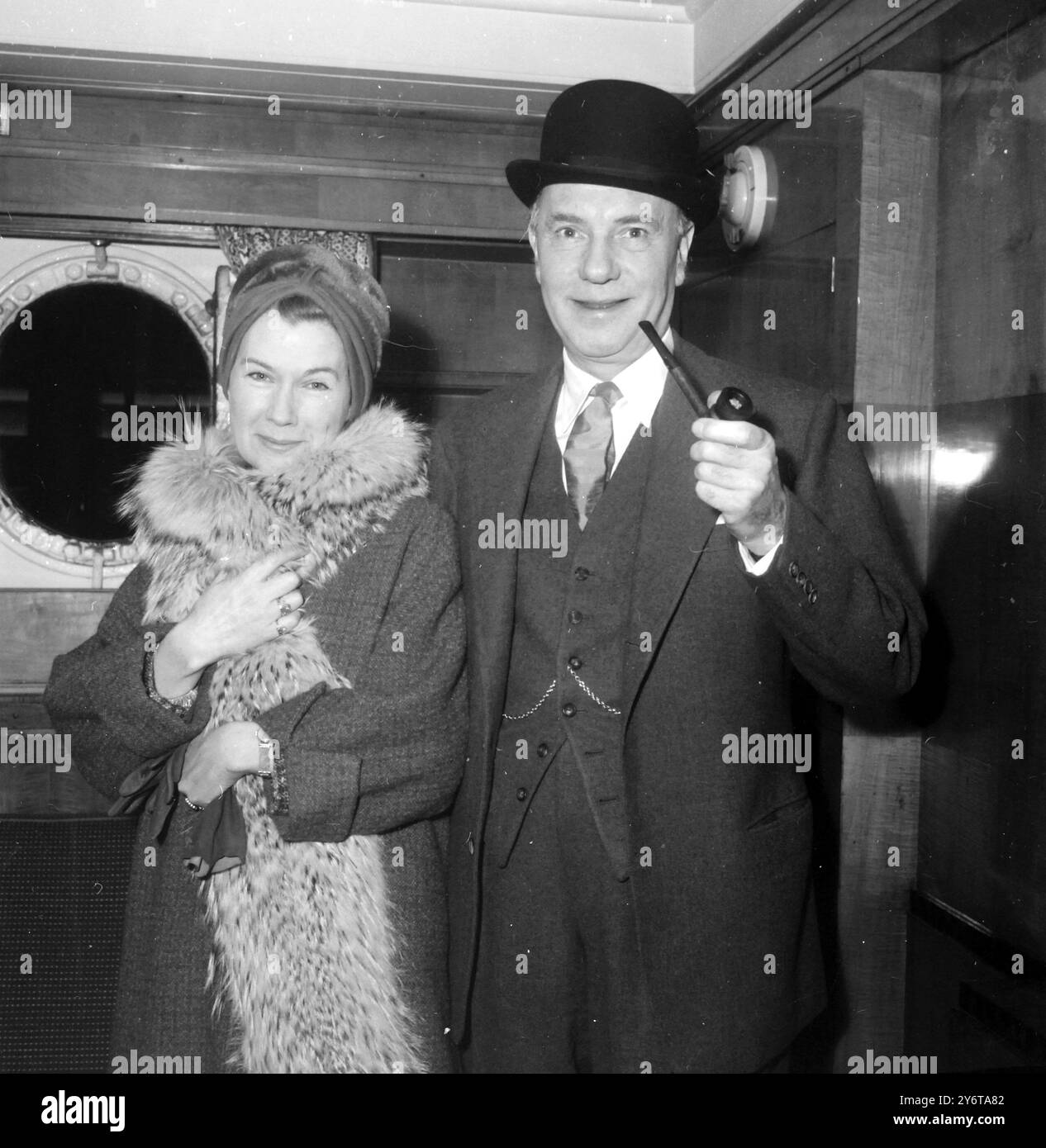 RALPH RICHARDSON WITH WIFE MERIEL IN SOUTHAMPTON / 13 DECEMBER 1961 ...