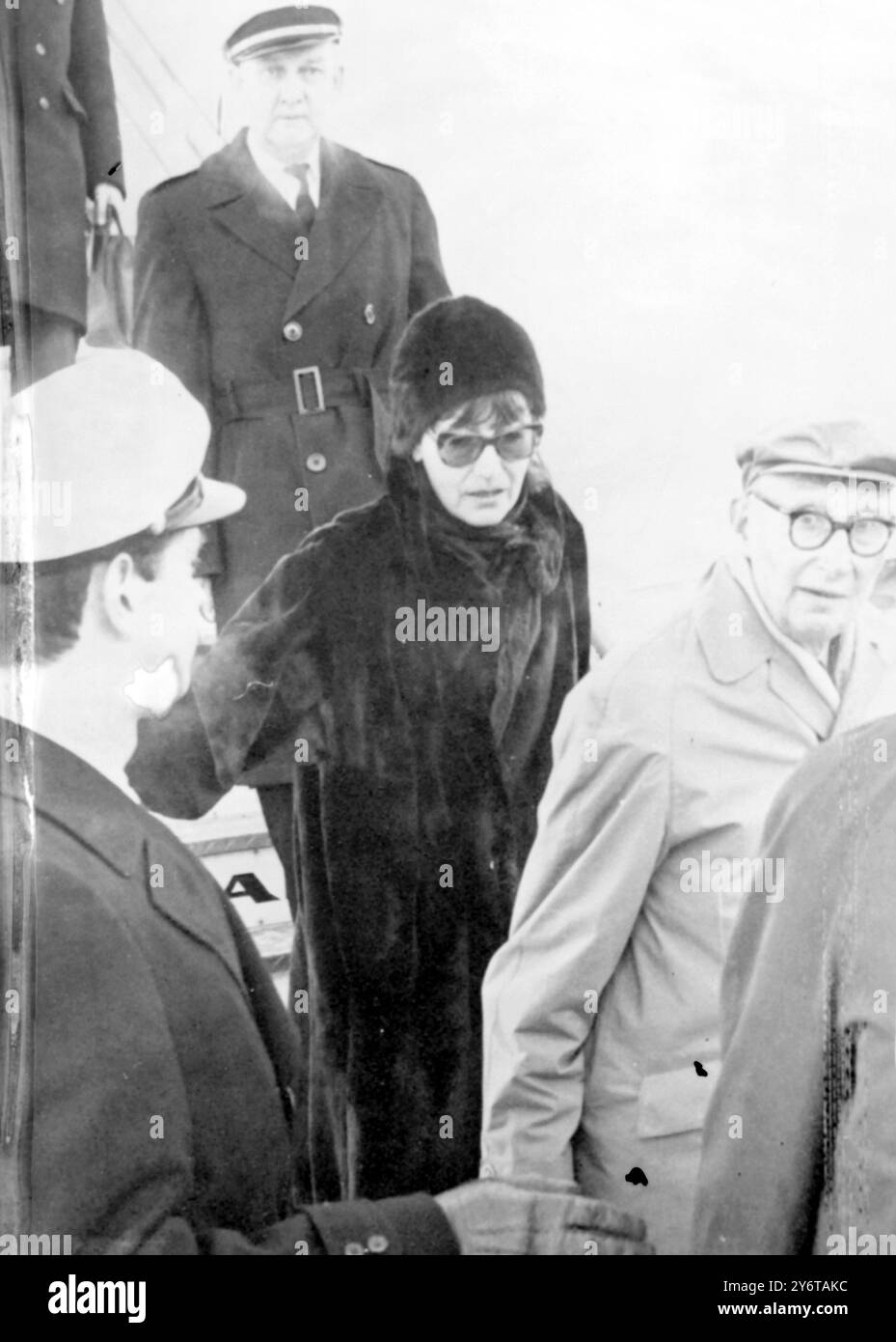 GRETA GARBO WEARING DARK GLASSES IN STOCKHOLM / 9 DECEMBER 1961 Stock ...