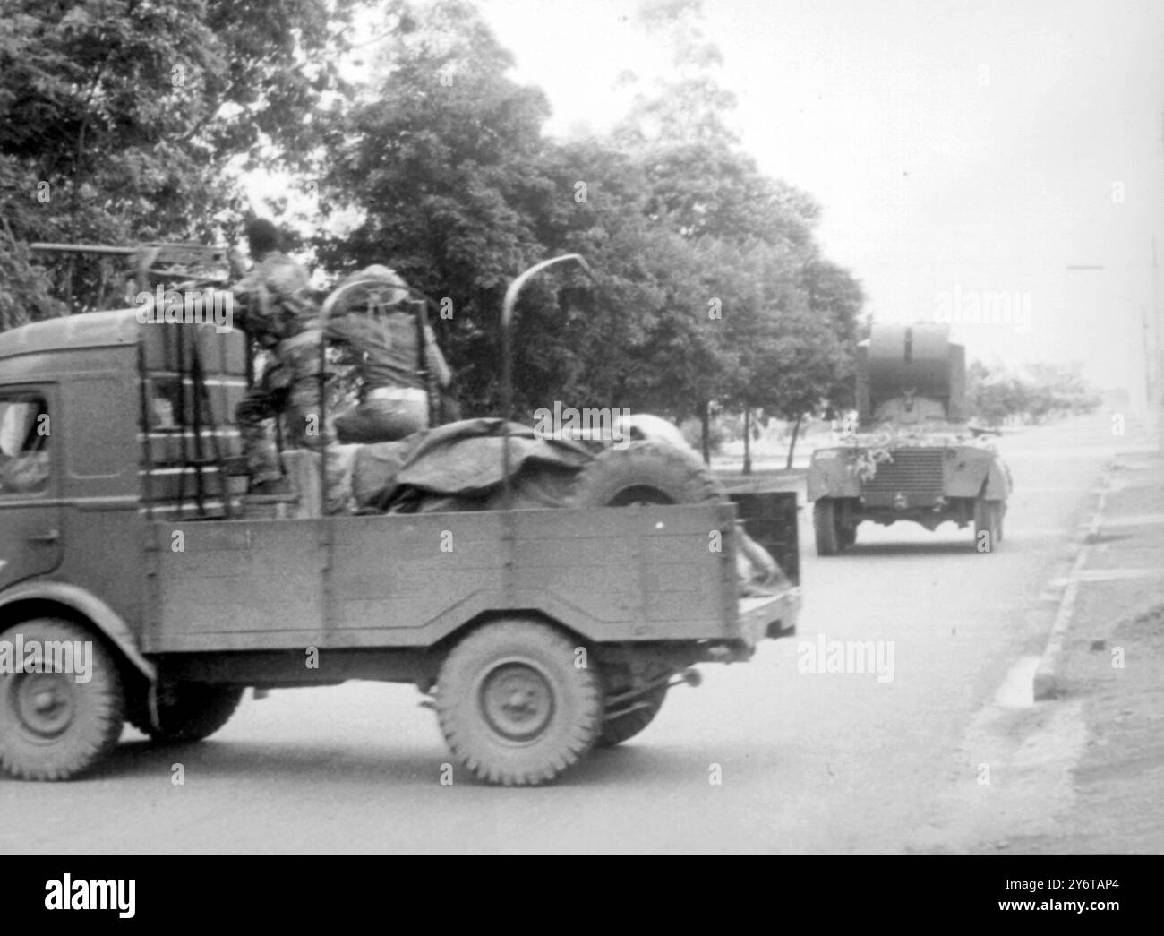 ARMY KATANGAN ARMY VEHICLE IN ACTION ELISABETHVILLE 9 DECEMBER 1961 ...