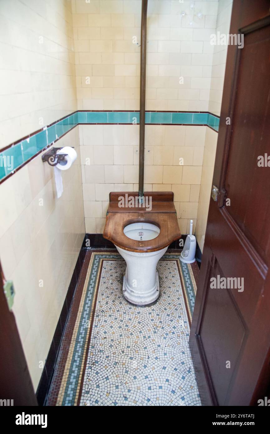 Victorian toilets public gents hi-res stock photography and images - Alamy