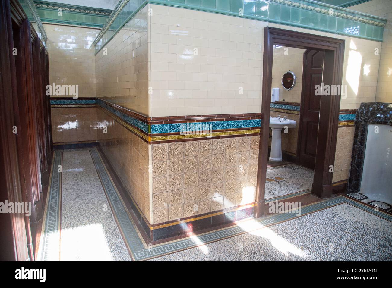 Victorian toilets public gents hi-res stock photography and images - Alamy
