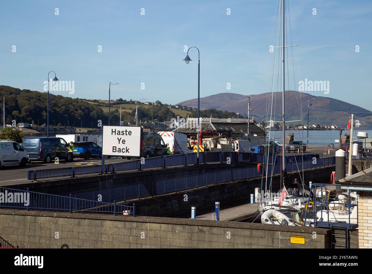 Welcome to the highlands sign rothesay hi-res stock photography and ...
