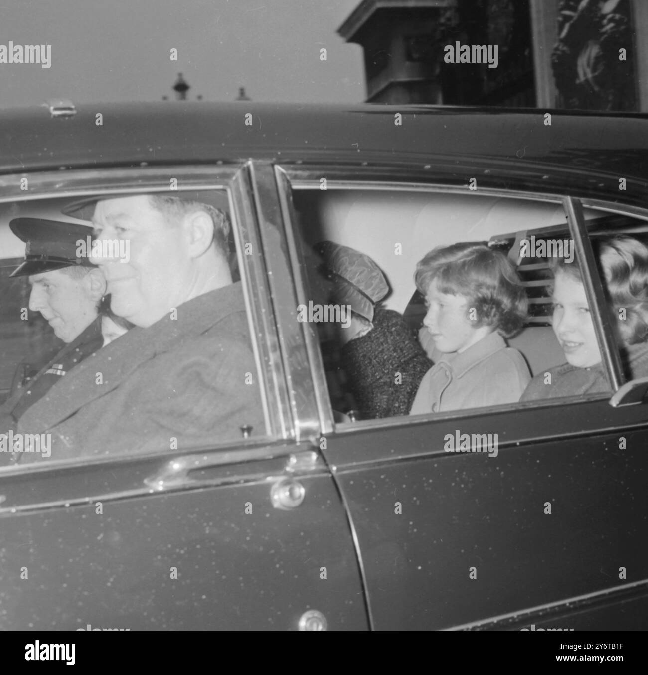 PRINCESS ANNE LEAVES BUCKINGHAM PALACE IN LONDON 8 DECEMBER 1961 Stock ...