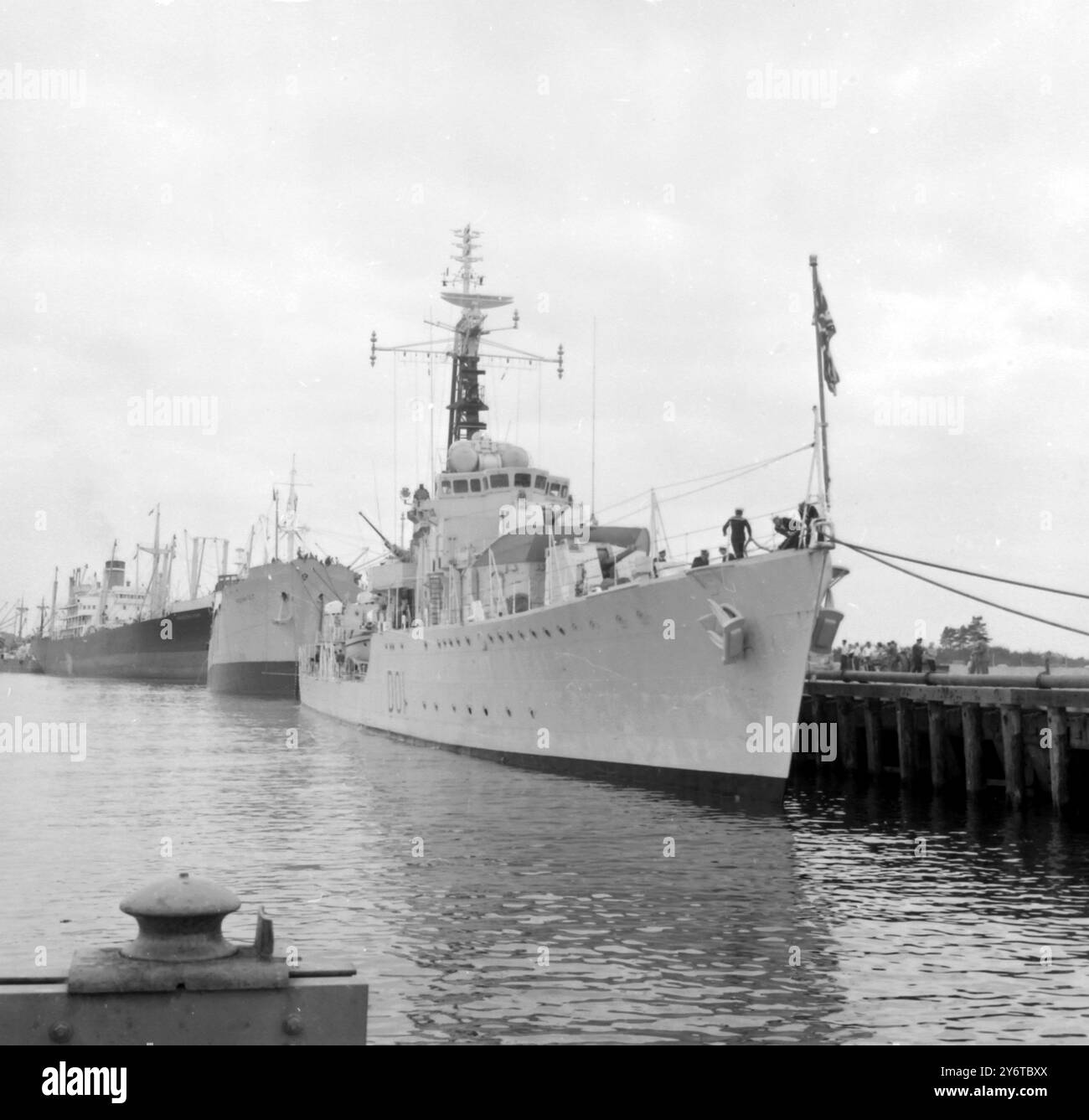 NAVY SHIPS C HMS CAPRICE BERTHS MOUNT MAUNGANUI 1 DECEMBER 1961 Stock ...