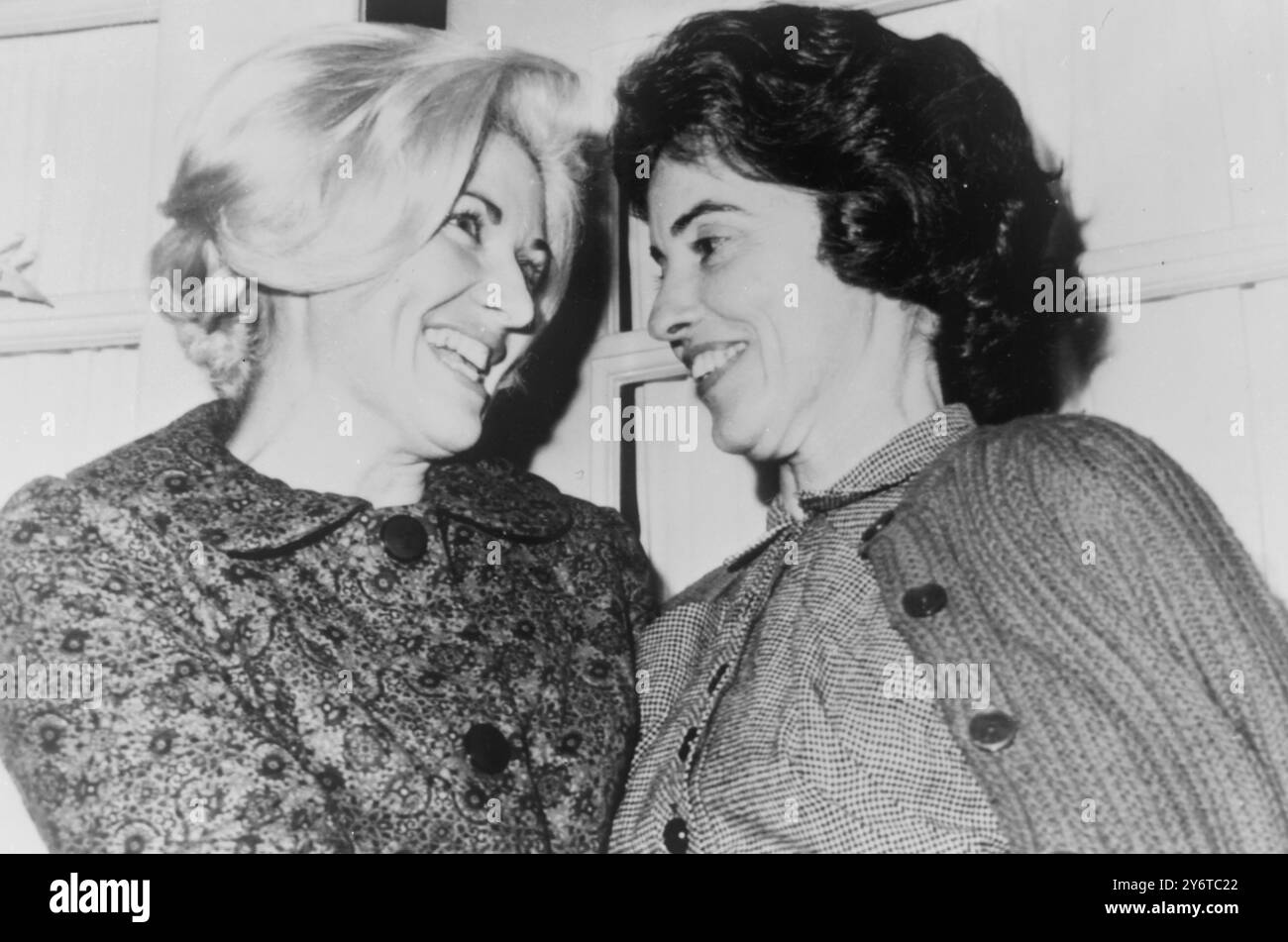 ANNE GLENN WITH RENE CARPENTER - WIVES OF AMERICAN SPACEMEN IN VIRGINIA ...