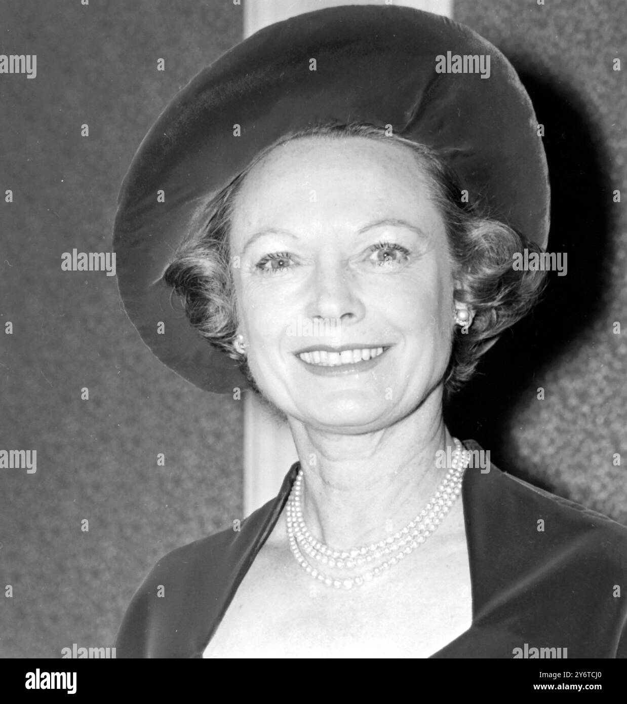 BRITISH FILM ACTRESS ANNA NEAGLE / 28 NOVEMBER 1961 Stock Photo - Alamy