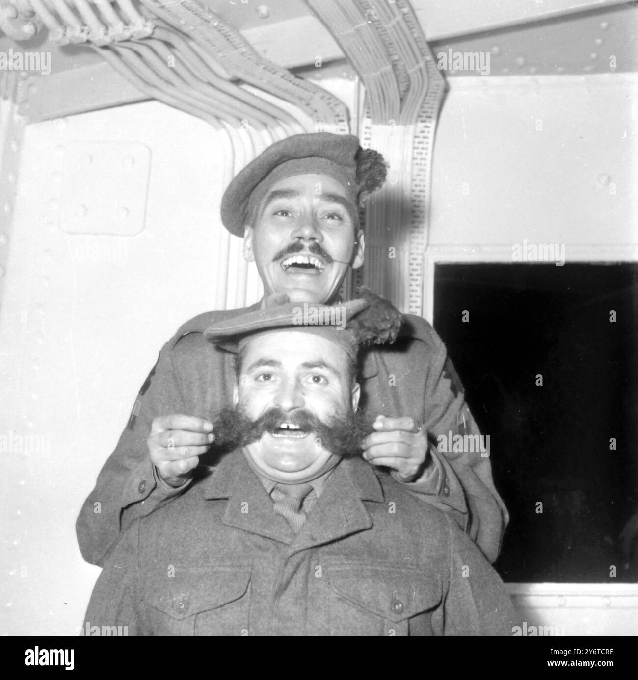BRITISH ARMY PRIVATE GERRY MYER AND PRIVATE JOHN COOK SHOWING ...