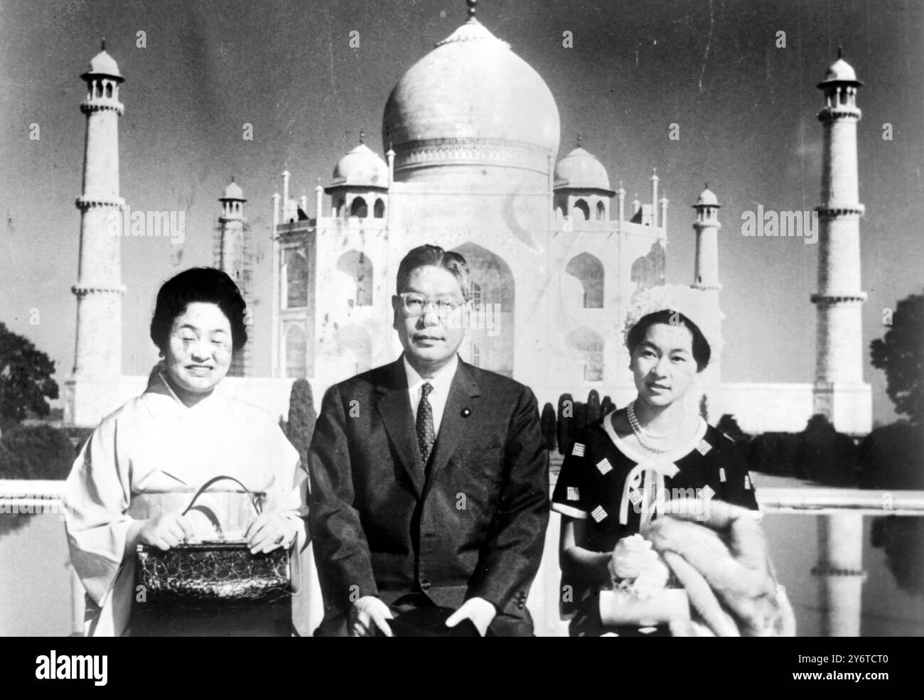 JAPANESE PREMIER HAYATO IKEDA WITH FAMILY IN NEW DELHI TAJ MAHAL / 27 ...