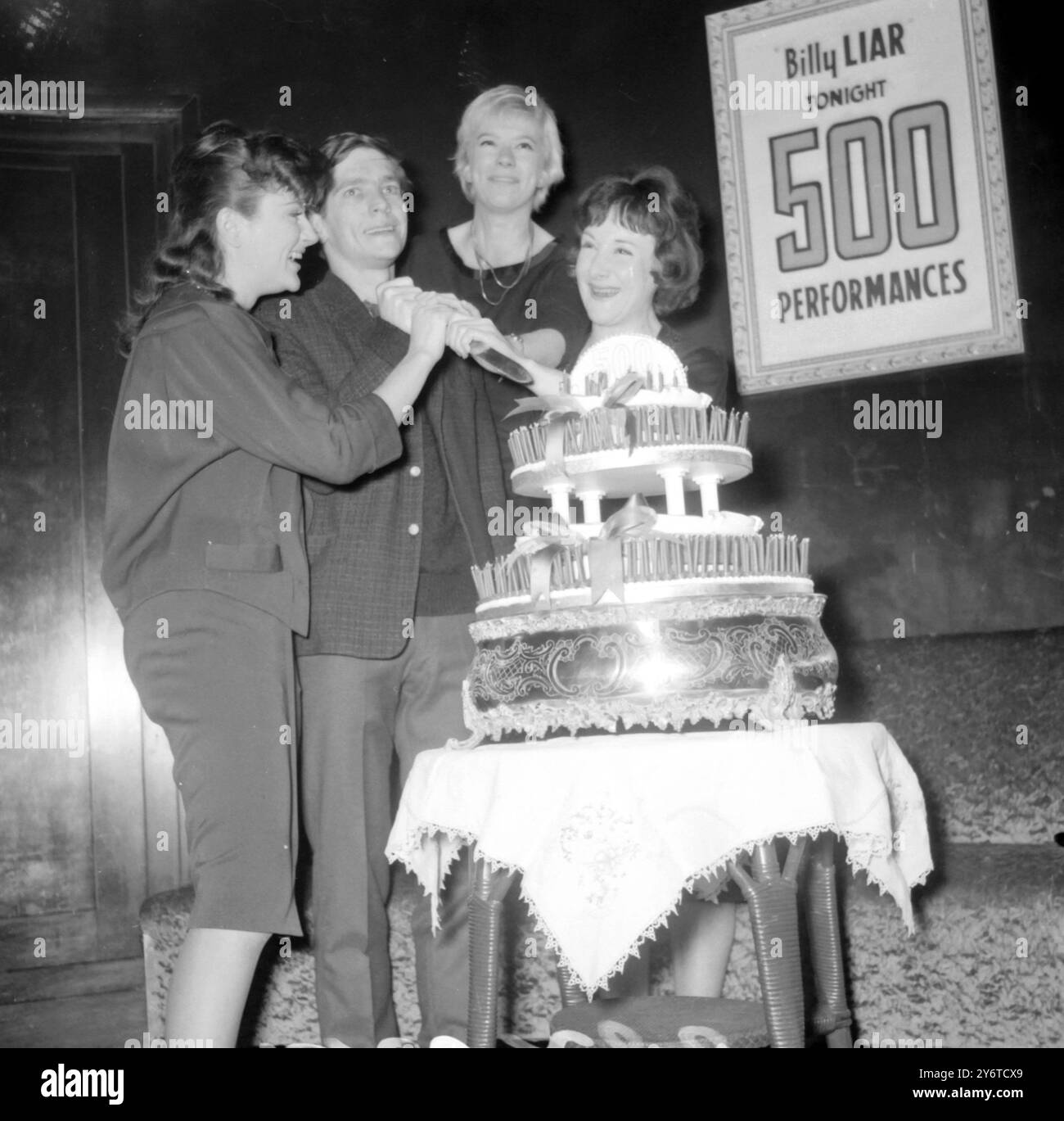 JENNIFER JAYNE AT BILLY LIAR ANNIVERSARY IN LONDON / 23 NOVEMBER 1961 ...