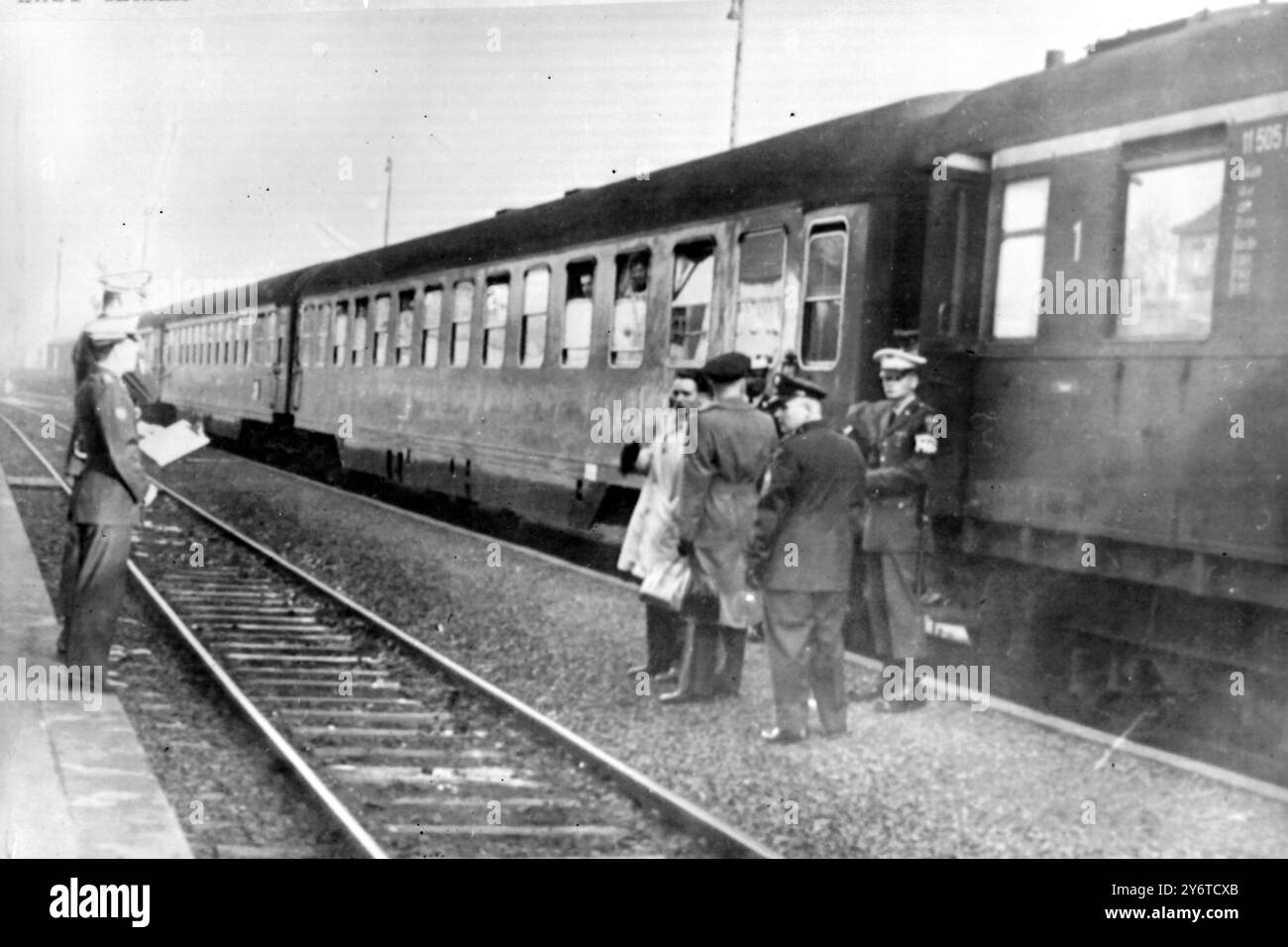 US MILITARY TRAIN HELD UP BY SOVIET GUARDS IN GERMANY 23 NOVEMBER 1961 ...
