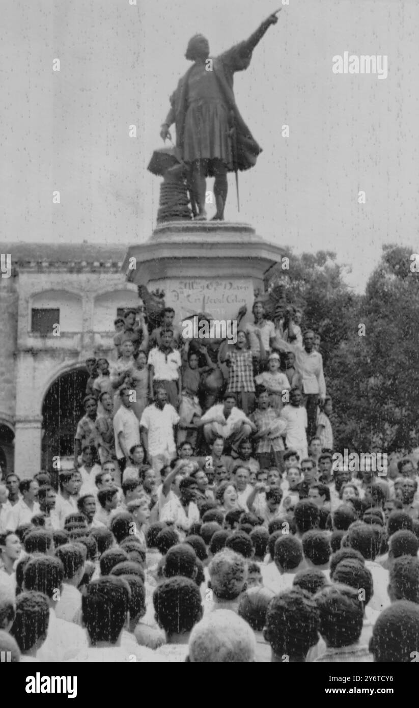 RIOTS CROWDS GATHER ROUND STATUE OF CHRISTOPHER COLUMBUS SANTO DOMINGO ...