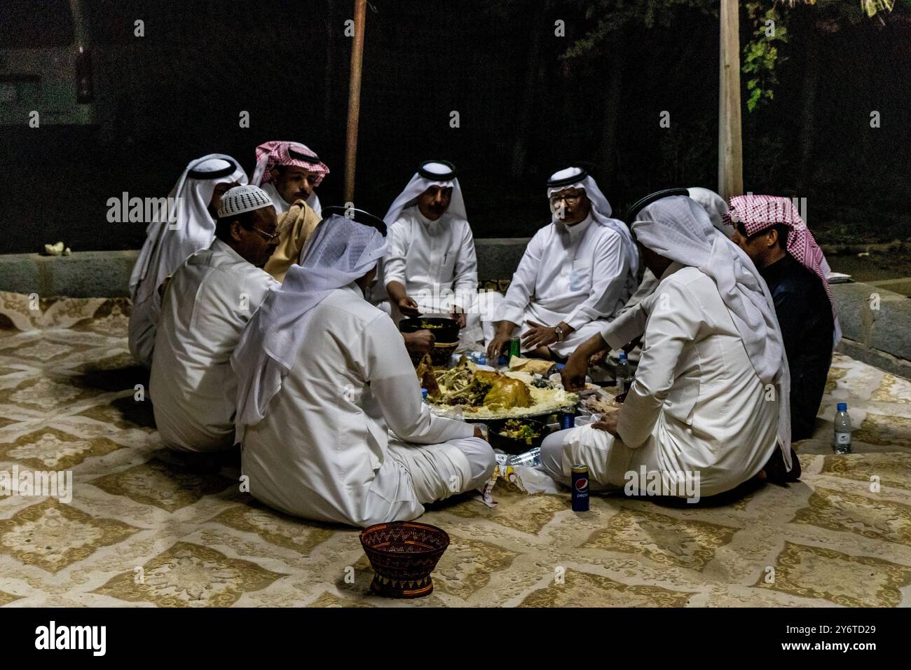 Arab family eating food hi-res stock photography and images - Alamy
