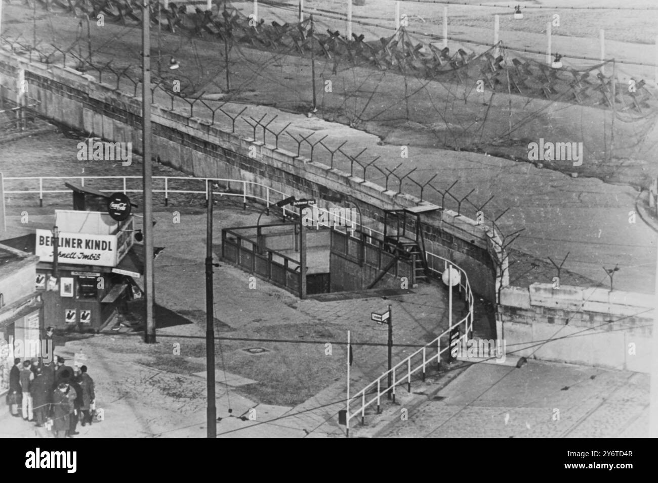 BORDER BARRIER WALL & DEFENCES ALONG BORDER LINE BERLIN 23 NOVEMBER ...
