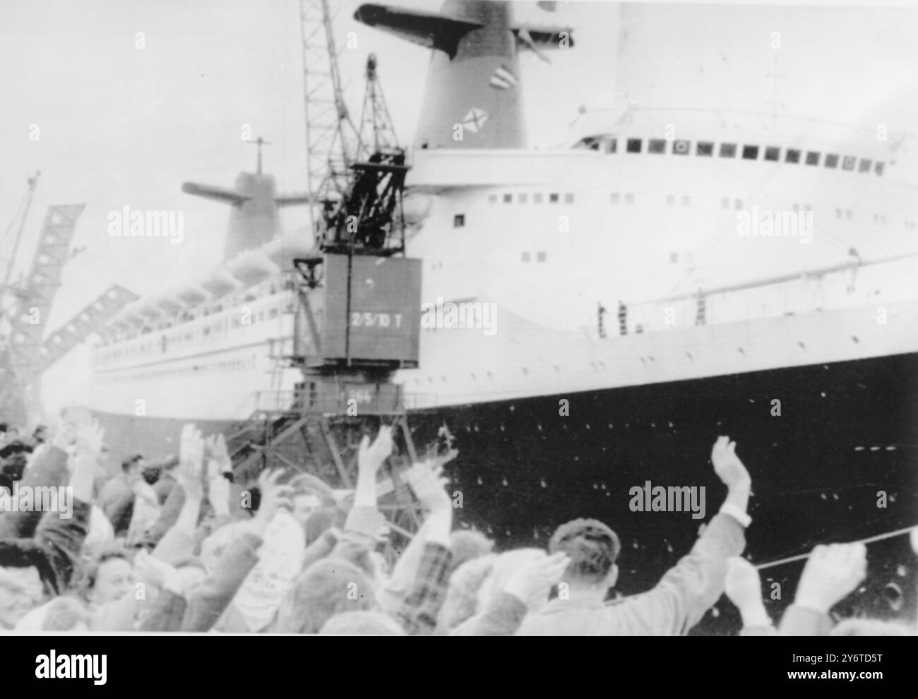 Launching ss hi-res stock photography and images - Alamy