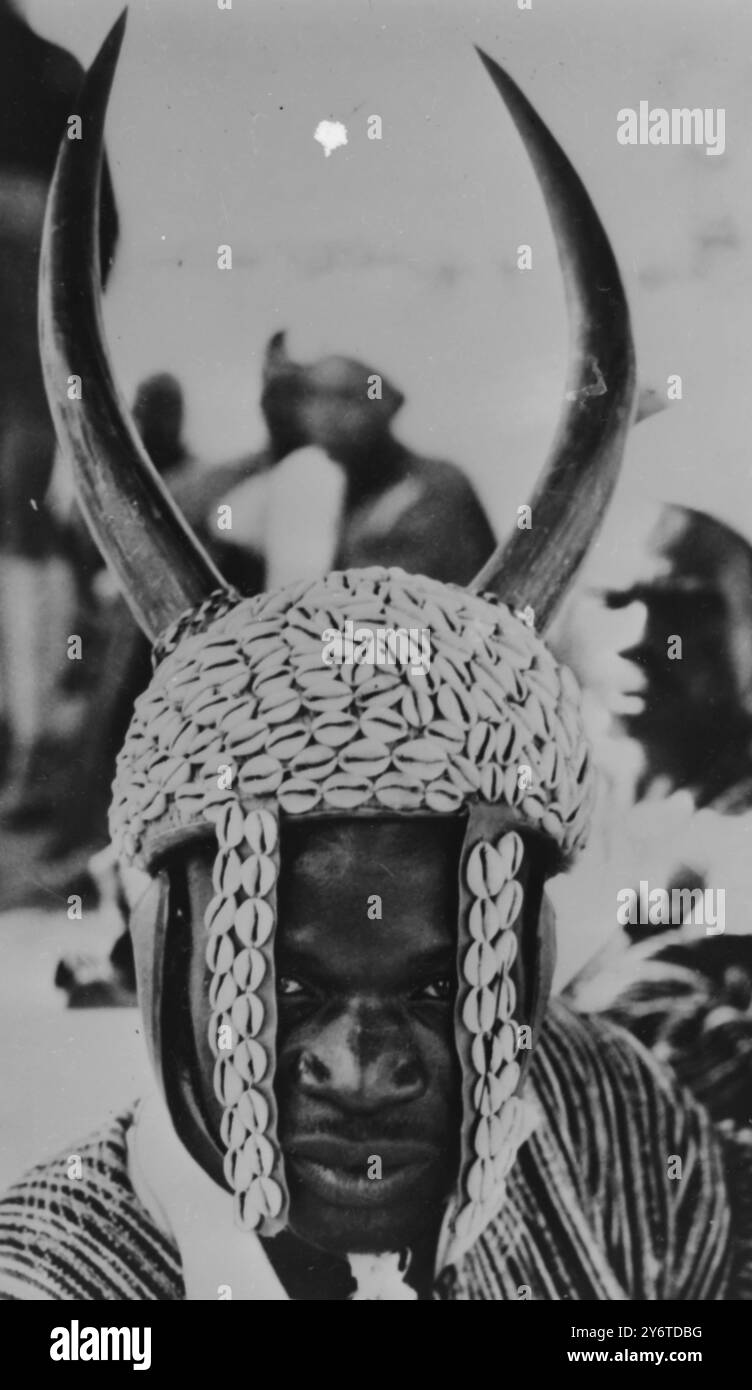 TRADITIONAL CHIEF HAT IN GHANA 21 NOVEMBER 1961 Stock Photo - Alamy