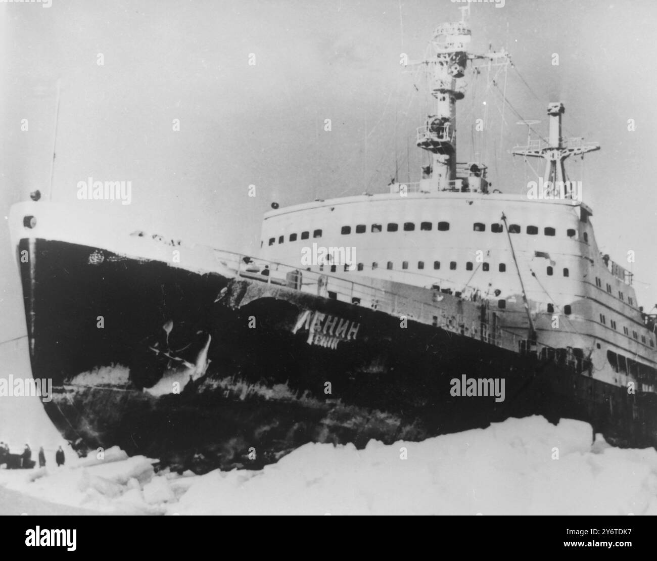 SOVIET POLAR EXPLORERS - ICE BREAKER LENIN 20 NOVEMBER 1961 Stock Photo ...
