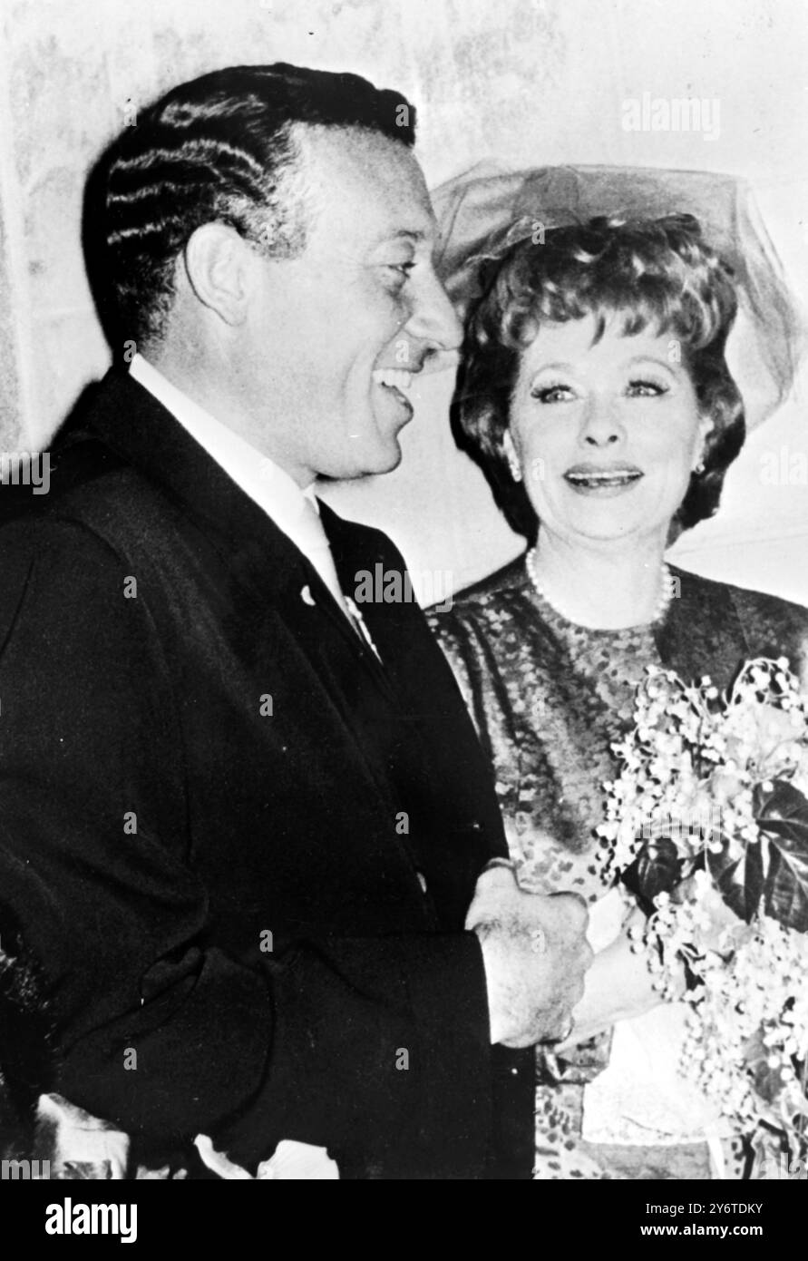 LUCILLE BALL WEDS GARY MORTON IN NEW YORK / 20 NOVEMBER 1961 Stock ...