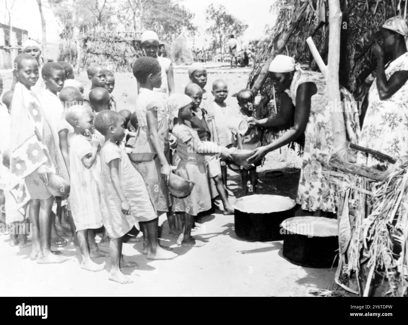 FAMINE FOOD GIVEN TO STARVING CHILDREN IN NAIROBI, KENYA 21 NOVEMBER ...