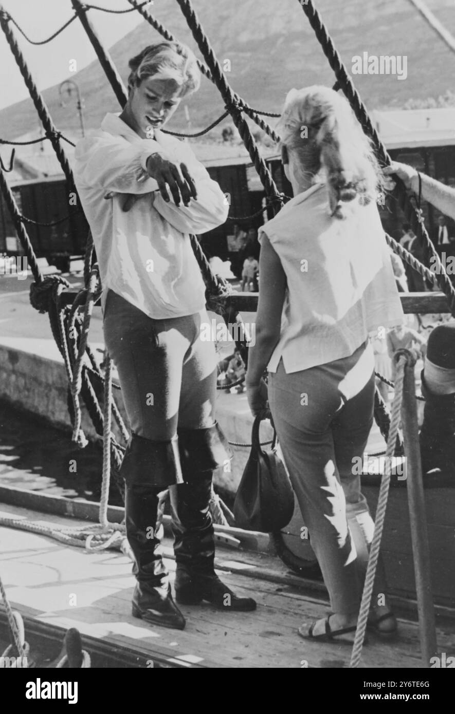SEAN FLYNN - SON OF CAPTAIN BLOOD - ERROL FLYNN TRIES ON SHIRT 17 ...