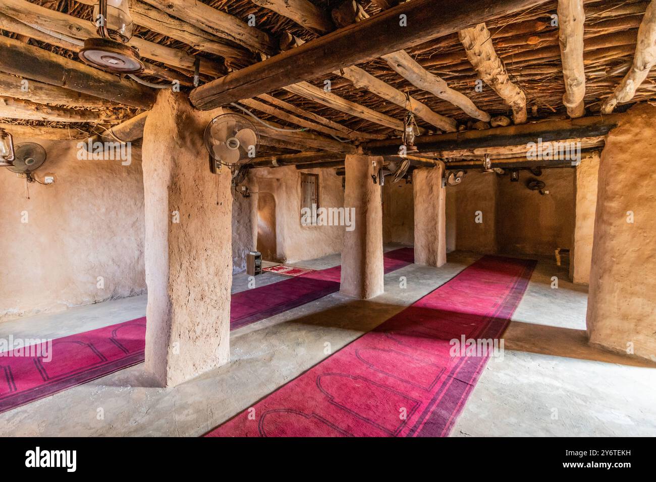 FARASAN, SAUDI ARABIA - NOVEMBER 22, 2021: Mosque in Al Qassar heritage ...