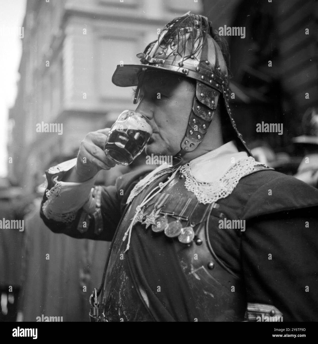OLD ENGLISH PIKEMAN DRINKING A PINT OF BEER IN LONDON 11 NOVEMBER 1961 ...