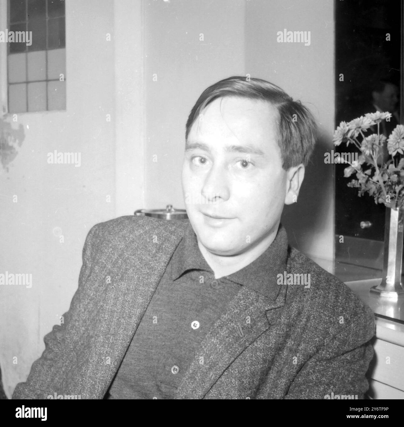 BEST SELLIN AUTHOR ALAN SILLITOE IN LONDON / 11 NOVEMBER 1961 Stock ...