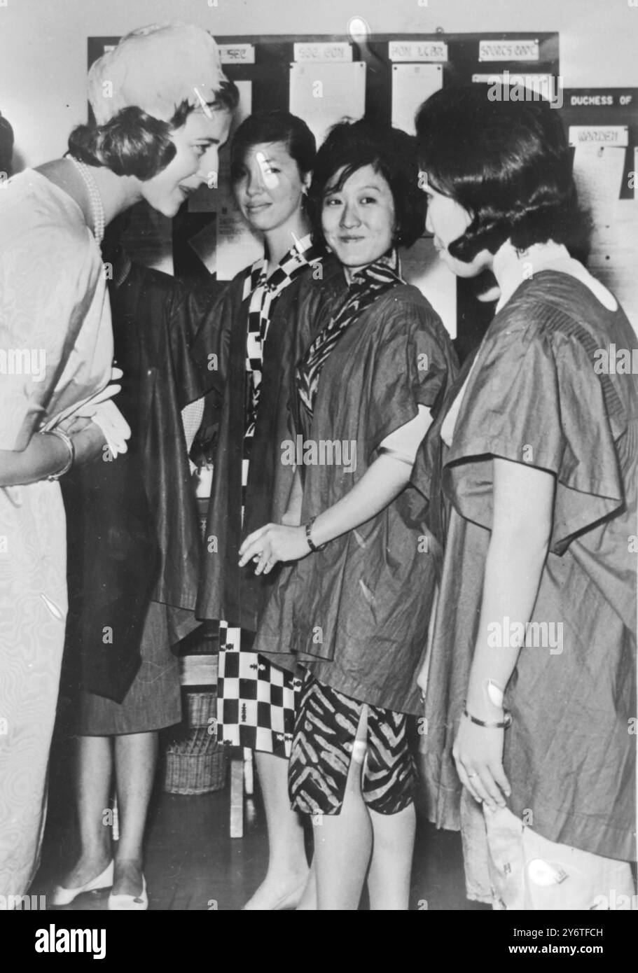 PRINCESS ALEXANDRA WITH HONHG KONG STUDENTS TALKING 8 NOVEMBER 1961 ...