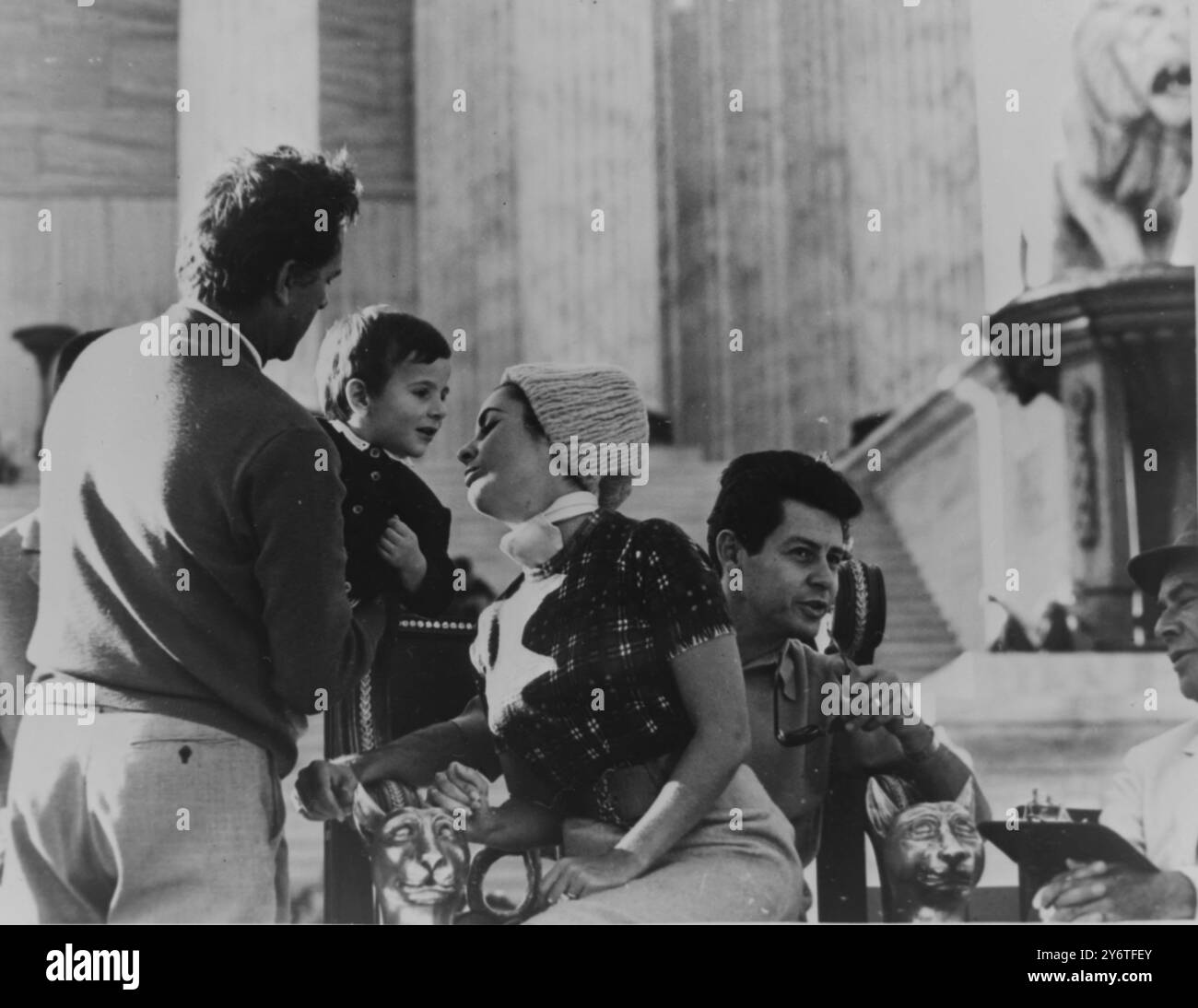 ACTRESS ELIZABETH TAYLOR FILMING CLEOPATRA IN ROME 9 NOVEMBER 1961 ...