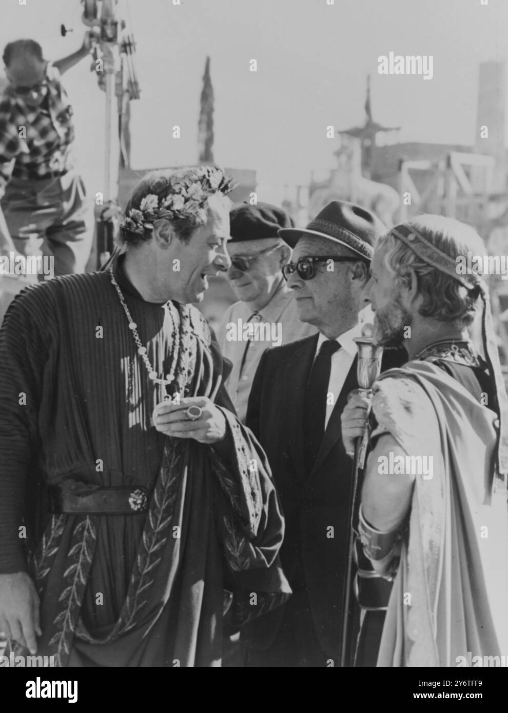 ACTOR REX HARRISON AS JULIUS CAESAR FILMING CLEOPATRA IN ROME 9 ...