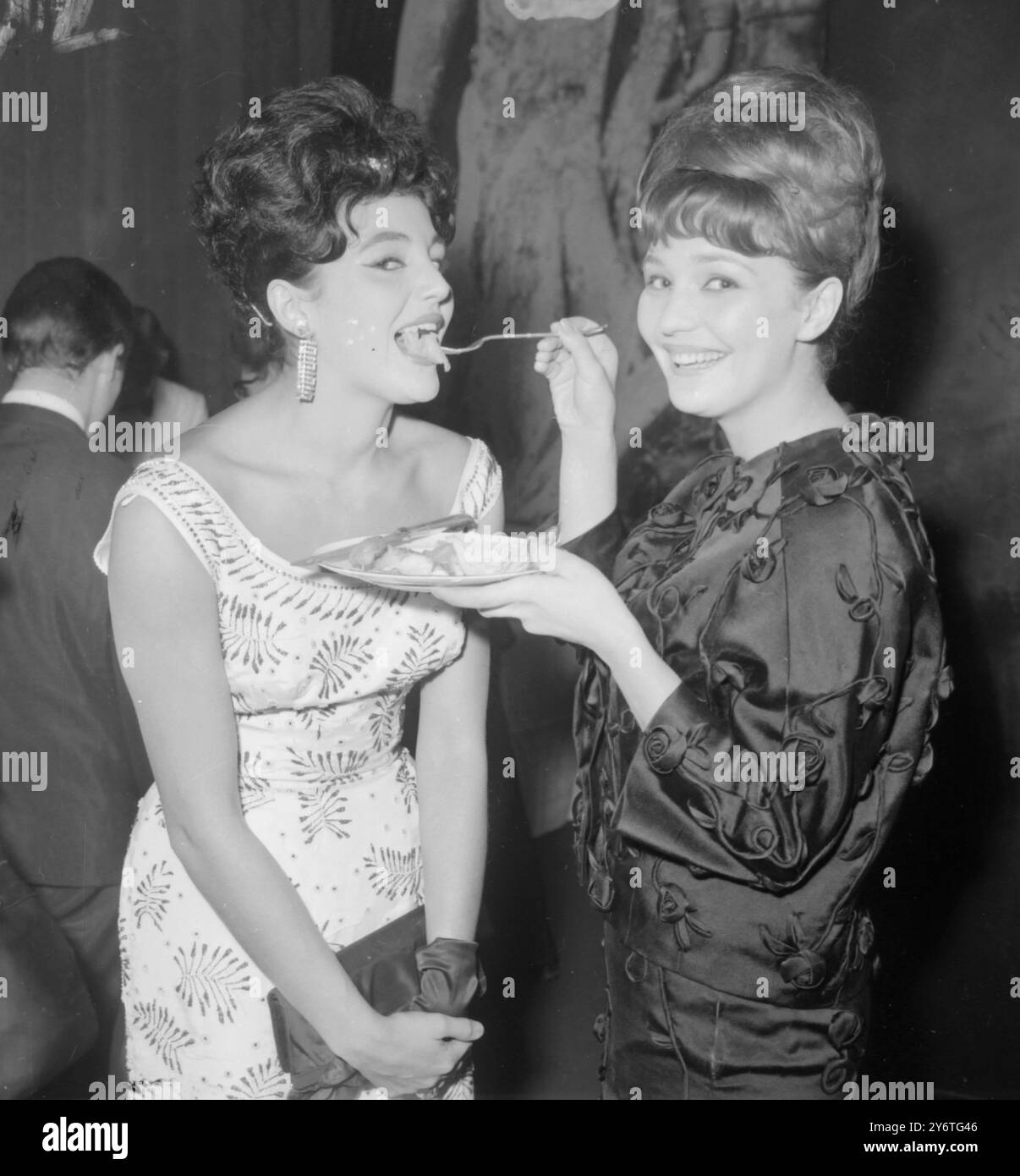 MISS FRANCE MICHELE WARGNER AND MISS SPAIN CARMEN CERVERA - MISS WORLD ...