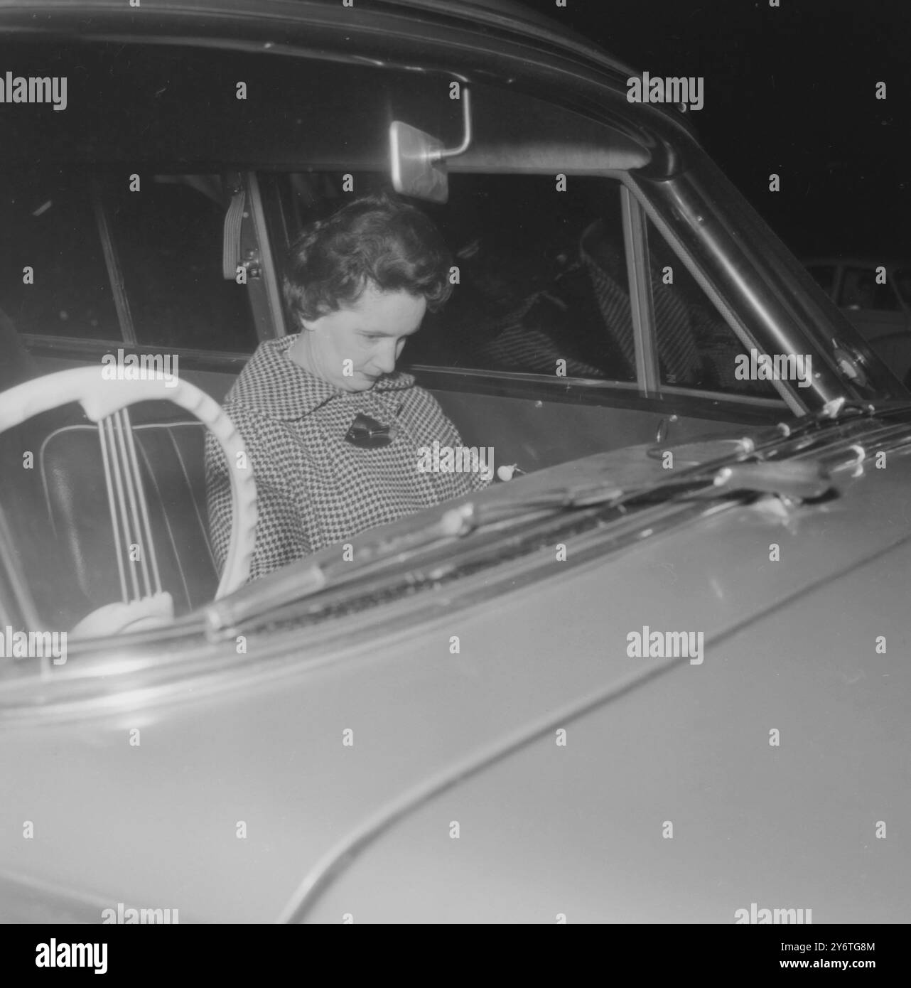 SISTER WILSON ARRIVES AT CLARENCE HOUSE LONDON 2 NOVEMBER 1961 Stock ...
