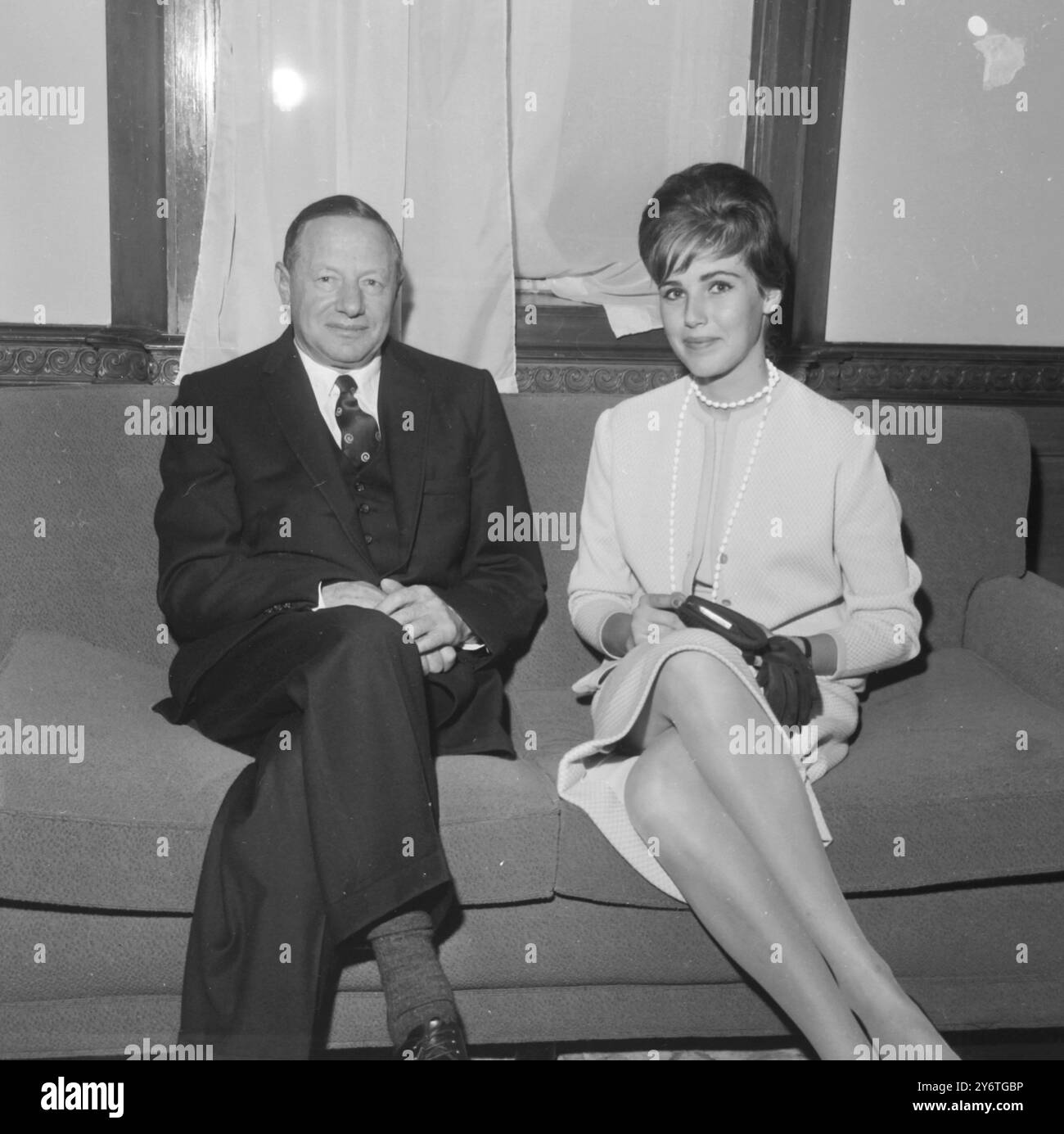 MISS ISRAEL ERRALA HOD WITH ARTHUR LOURIE IN LONDON 2 NOVEMBER 1961 ...