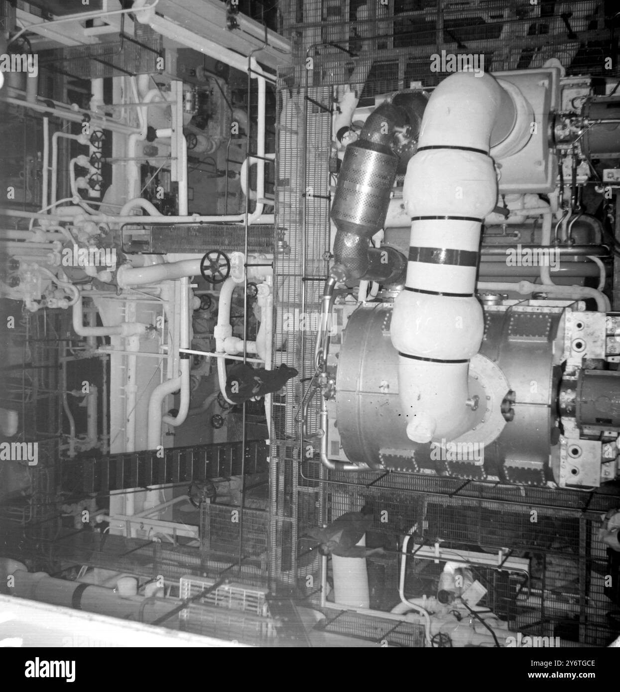 SHIPS BRITISH SUPER TANKER SOLEN IN CORNWALL - ENGINE ROOM 2 NOVEMBER ...