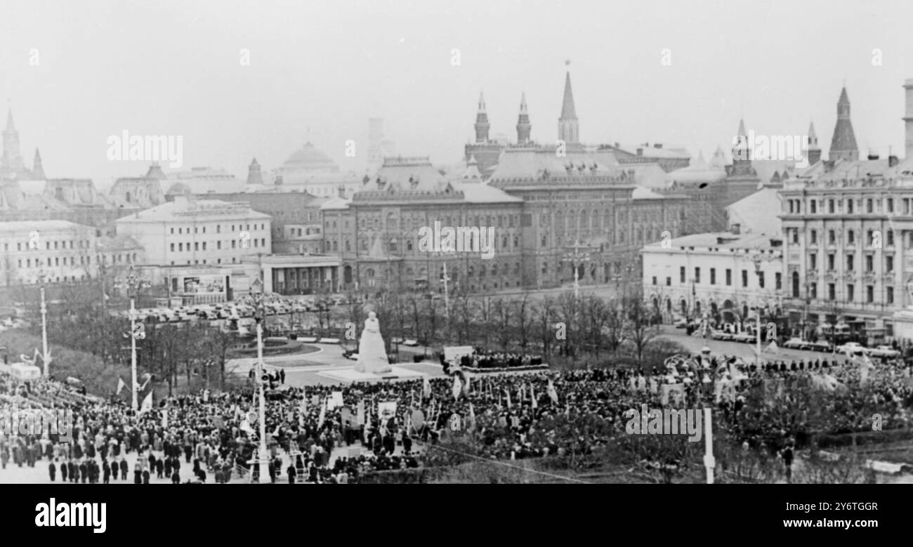 KARL MARX MEMORIAL UNVEILED IN MOSCOW 1 NOVEMBER 1961 Stock Photo - Alamy