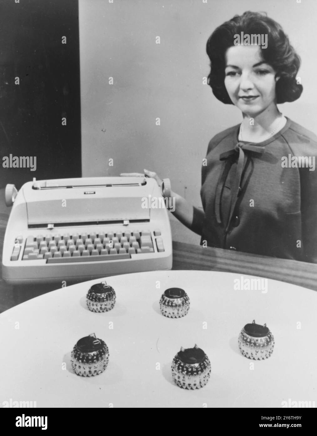 Electric typewriters hi-res stock photography and images - Alamy