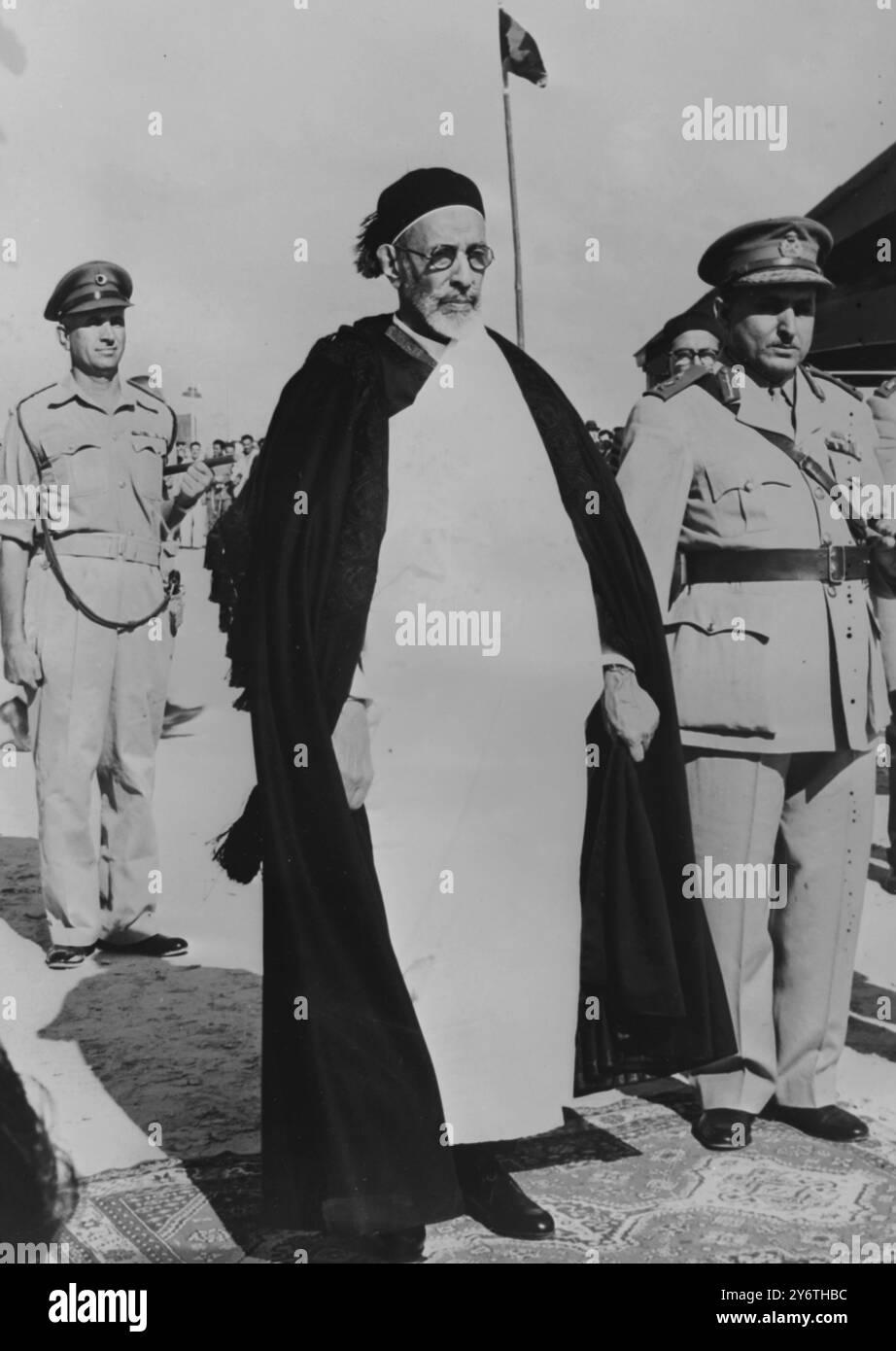 KING IDRIS I AT A CEREMONY IN LIBYA 27 OCTOBER 1961 Stock Photo - Alamy