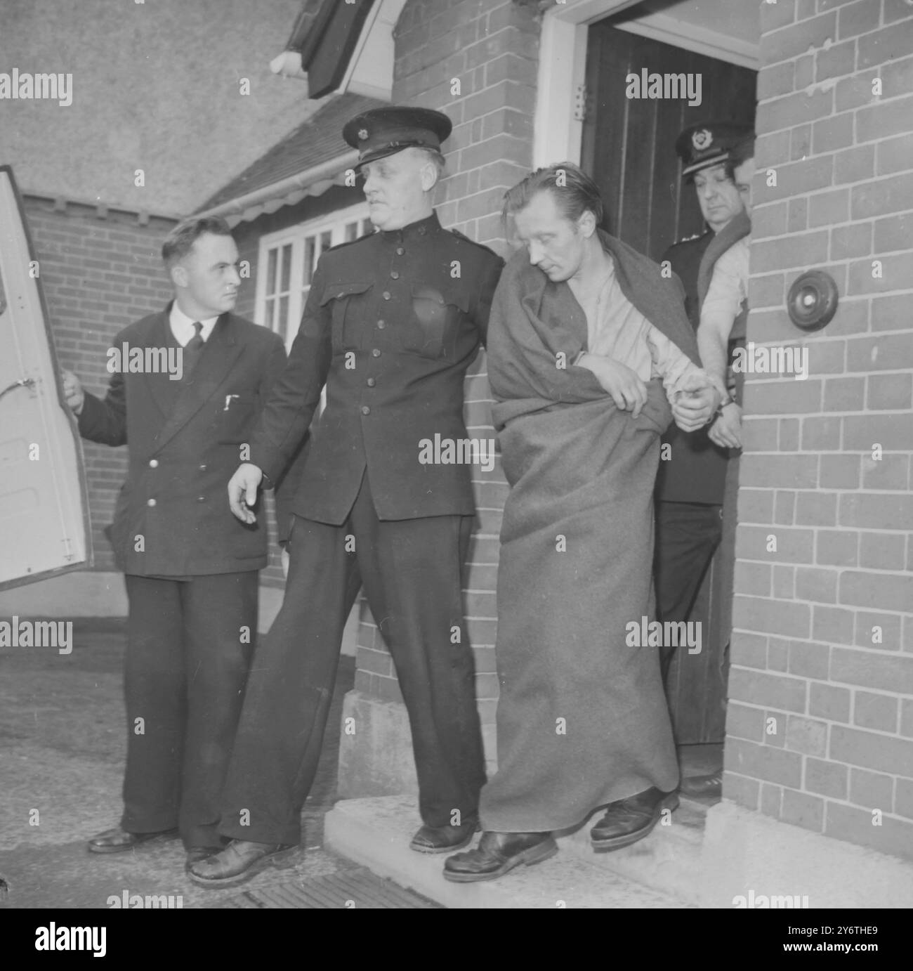 JOHN SLATER AND BRIAN SMITH ARE CAUGHT IN SURREY 26 OCTOBER 1961 Stock ...