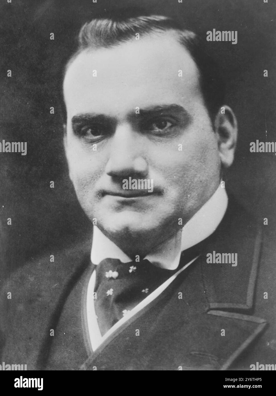 ITALIAN TENOR ENRICO CARUSO WEDS DOROTHY BENJAMIN 23 OCTOBER 1961 Stock ...