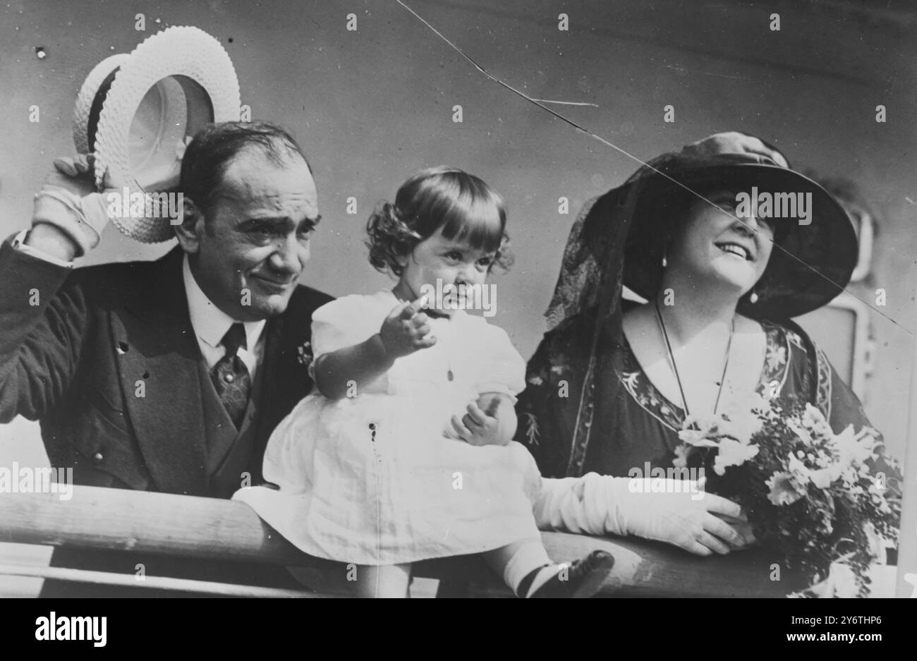 ITALIAN OPERA TENOR ENRICO CARUSO WEDS DOROTHY BENJAMIN 23 OCTOBER 1961 ...