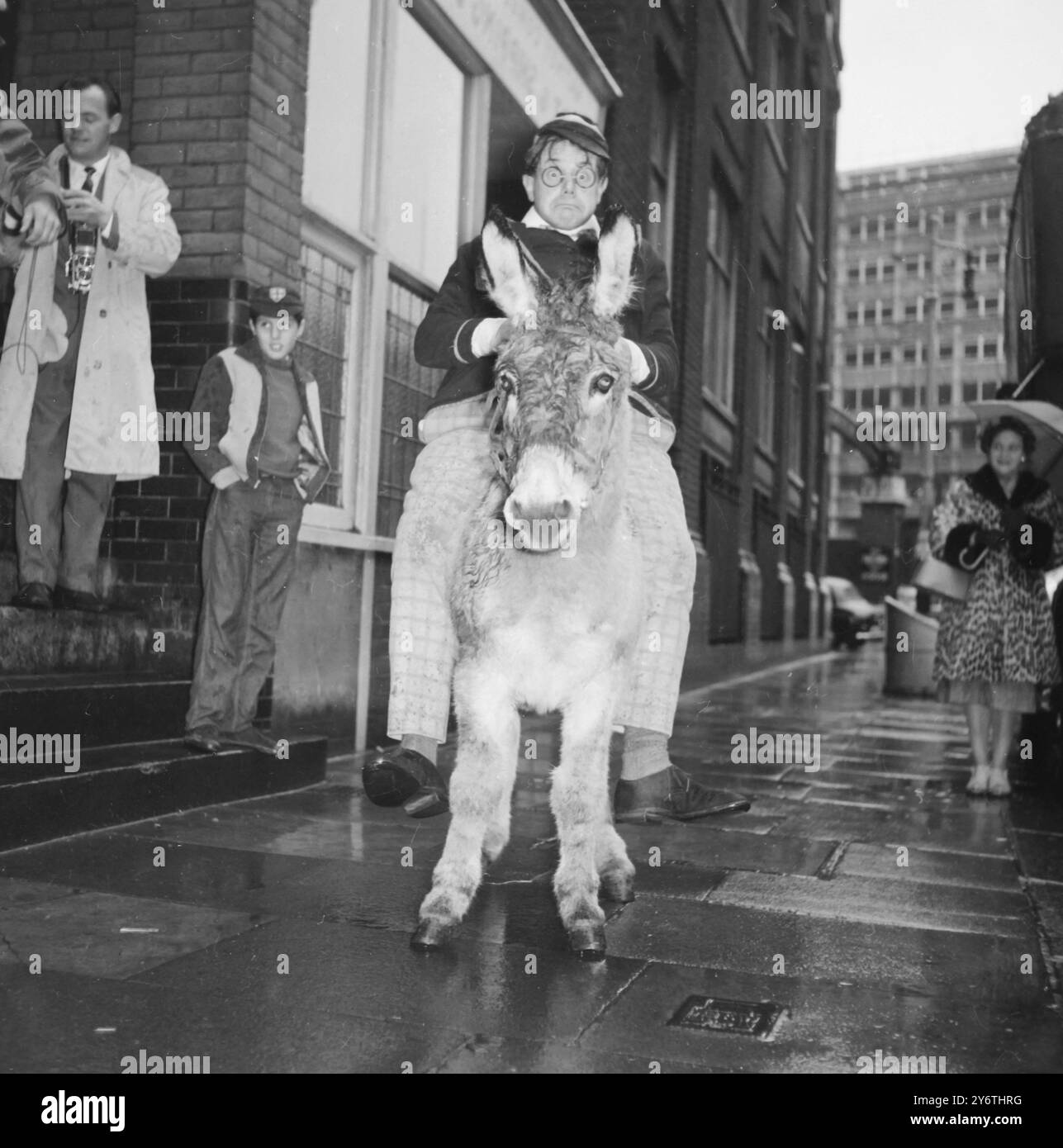 October 1961 Black and White Stock Photos & Images - Alamy