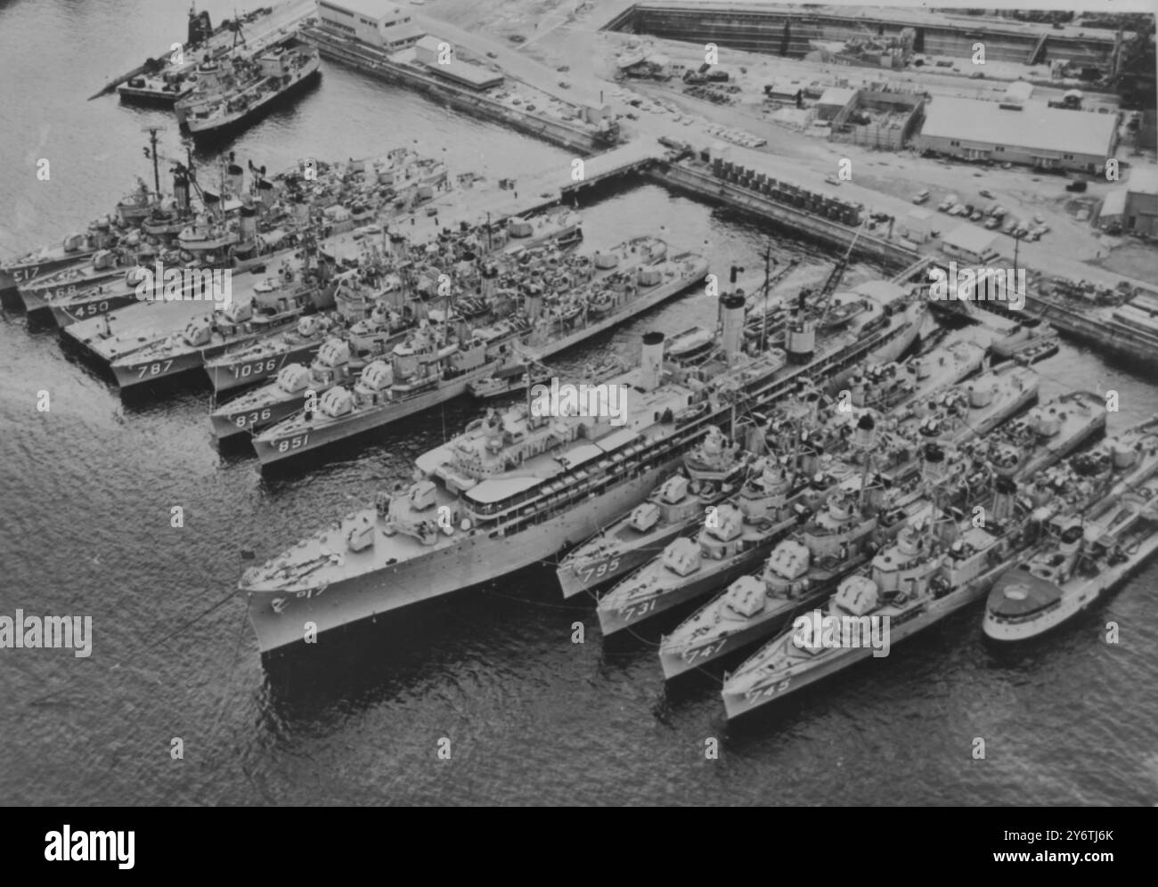 DOCKS WITH SHIPS AT YOKOSUKA, JAPAN 21 OCTOBER 1961 Stock Photo - Alamy