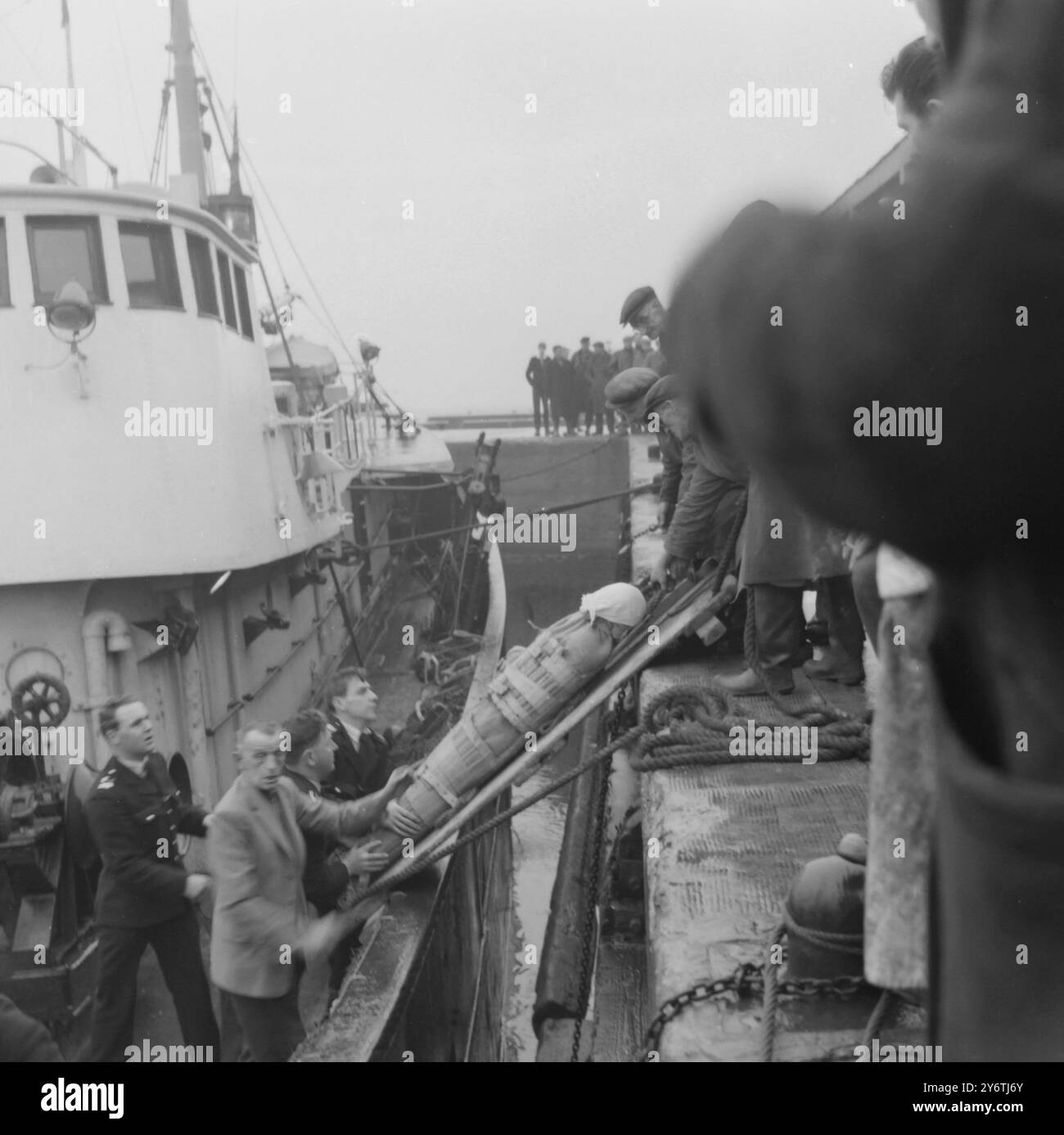 BODY OF DEAD DUTCH SEAMN IN LANDED IN ENGLAND 20 OCTOBER 1961 Stock ...