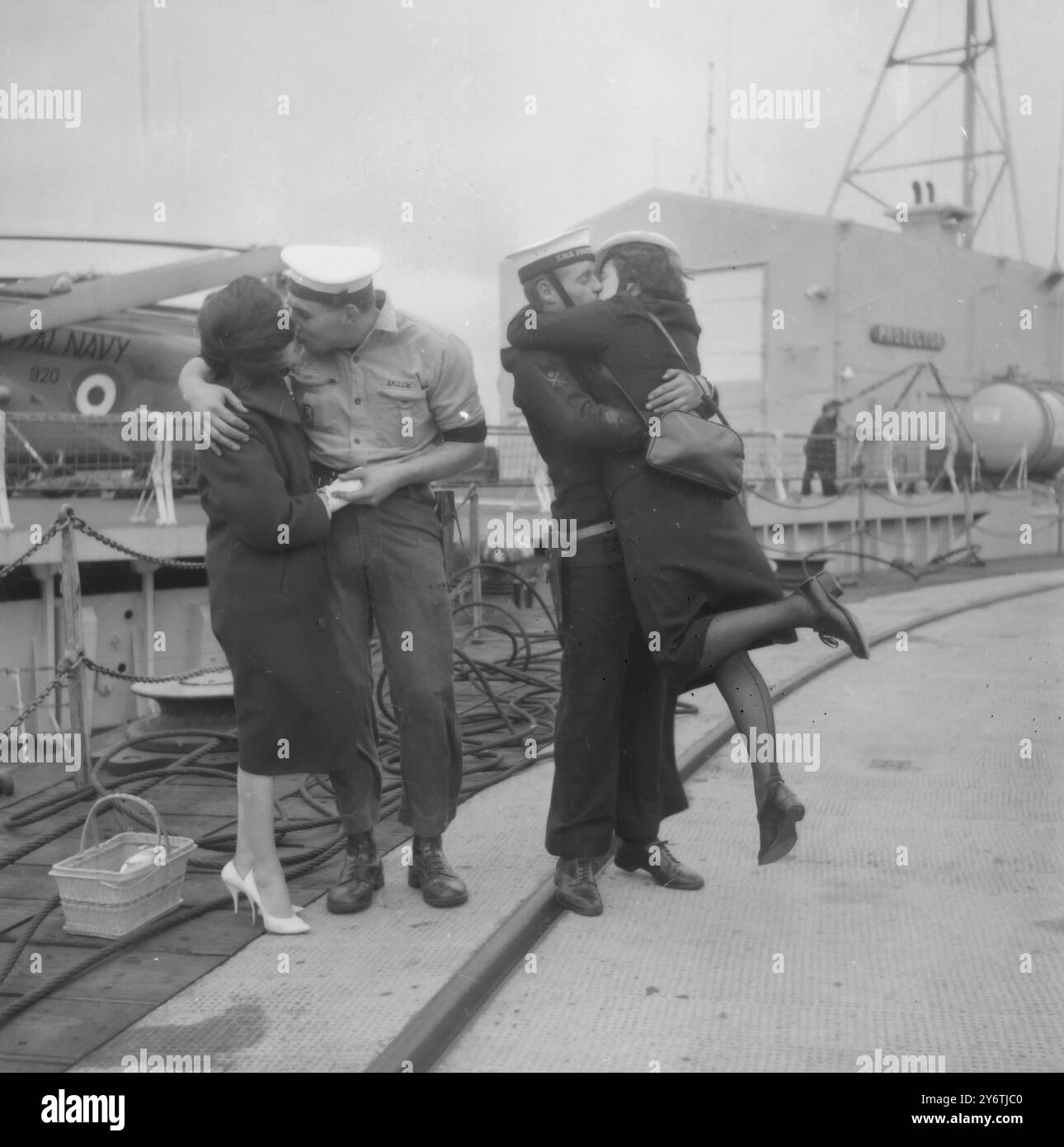 BRITISH NAVY PERSONNEL SAILORS KISS WIVES 19 OCTOBER 1961 Stock Photo ...