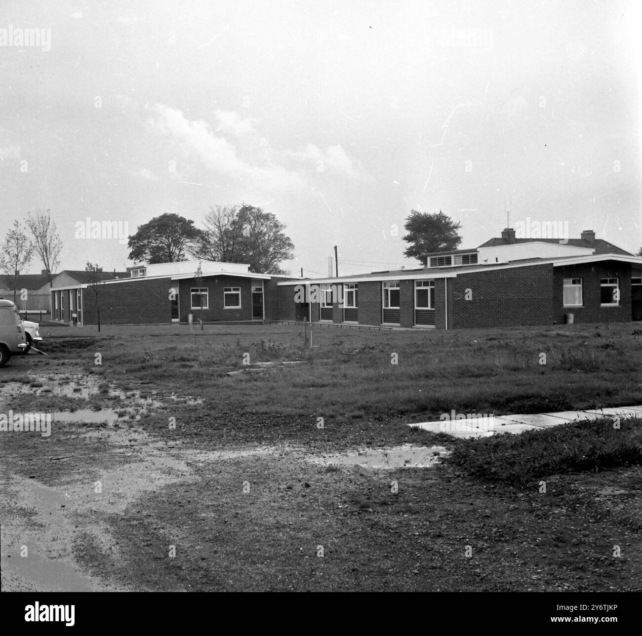 BRITISH ARMY NEW BARRACKS FOR SOLDIERS 18 OCTOBER 1961 Stock Photo - Alamy