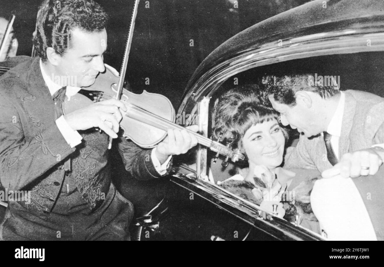 Elizabeth taylor eddie fisher actress Black and White Stock Photos ...