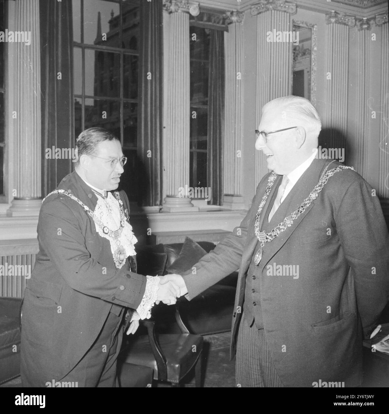 LORD MAYOR OF LONDON BERNARD WALEY-COHEN WITH MAYOR OF CORK ANTHONY ...