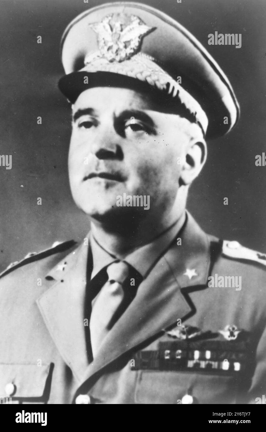ITALIAN ARMY GENERAL EZIO PISTOTTI IN NAPLES 17 OCTOBER 1961 Stock ...