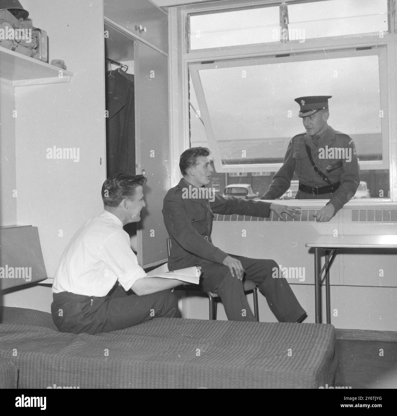 PRIVATE GEOFF HUGHES IN NEW ARMY BARRACKS IN HOUNSLOW / 18 OCTOBER 1961 ...