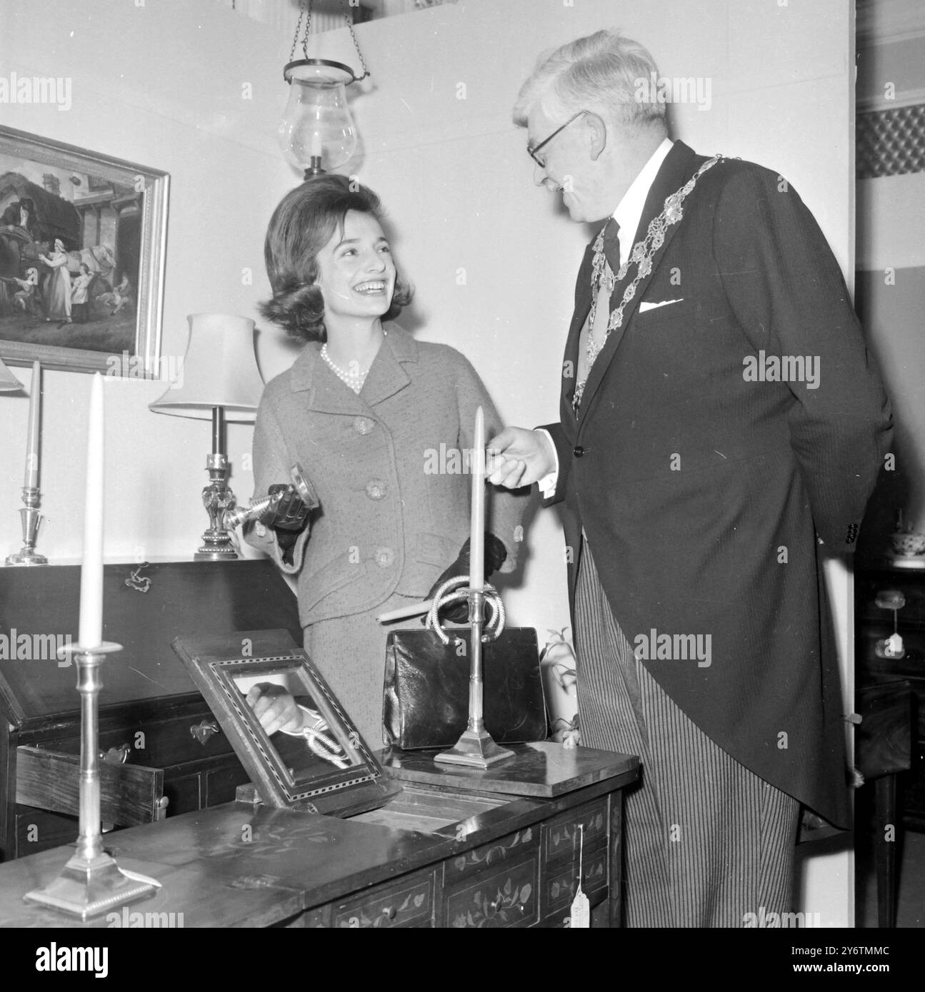 PRINCESS LEE RADZIWILL OPENS ANTIQUES FAIR IN LONDON 4 OCTOBER 1961 ...