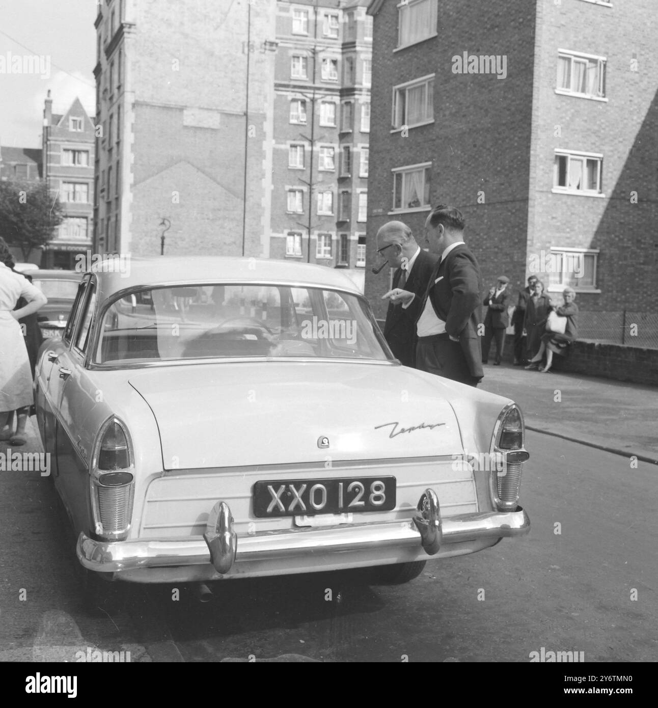 CAR USED IN BANK RAID IN LONDON 5 OCTOBER 1961 Stock Photo - Alamy
